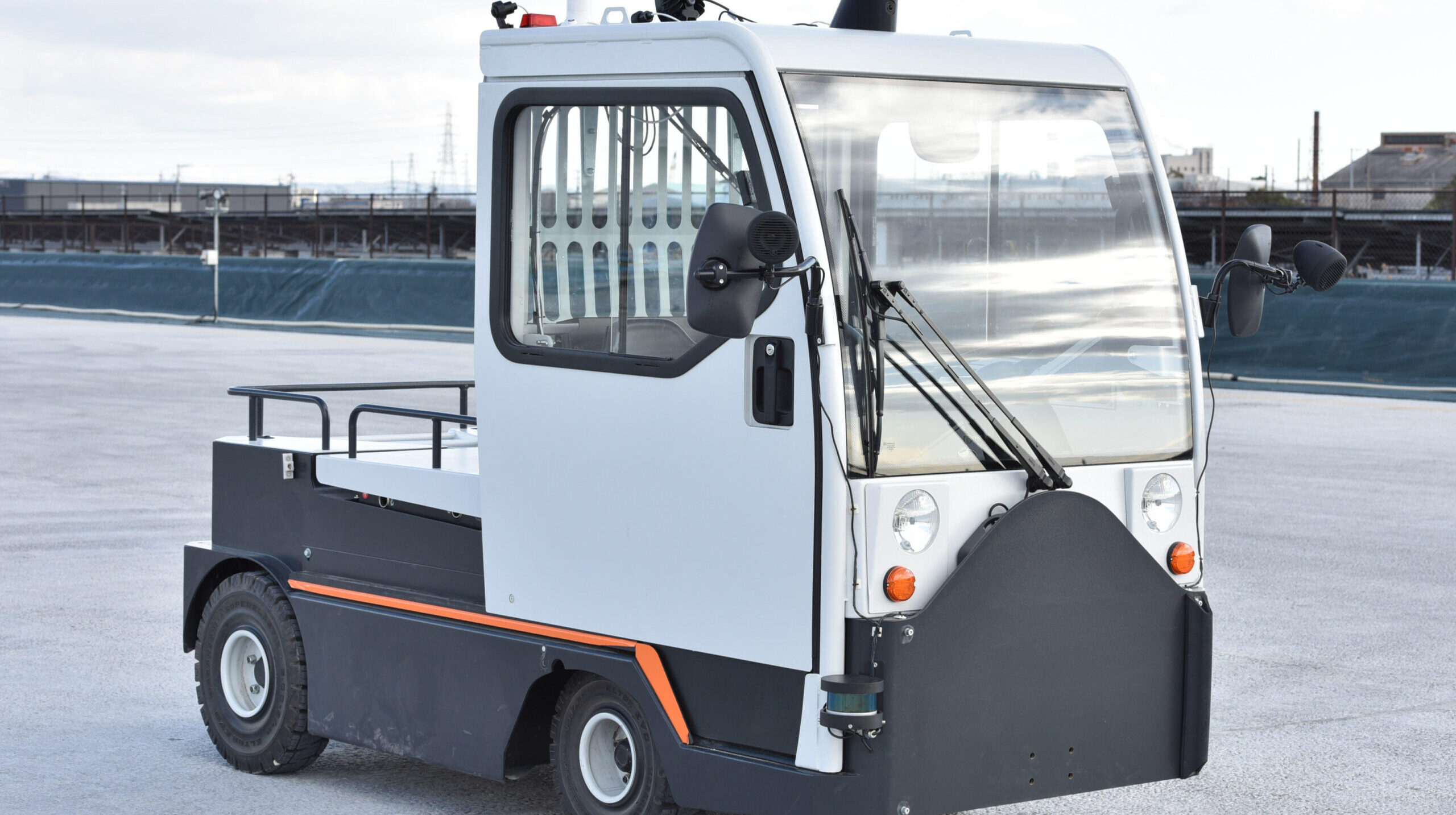 Driverless tow vehicles trialled at Tokyo Haneda Airport | ADAS ...